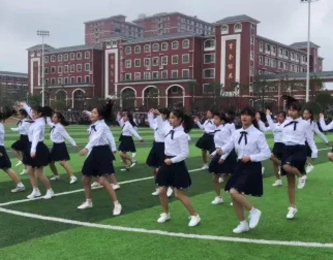 宜春昌黎实验学校首届运动会开幕式初中部舞蹈《GOOD TIME》