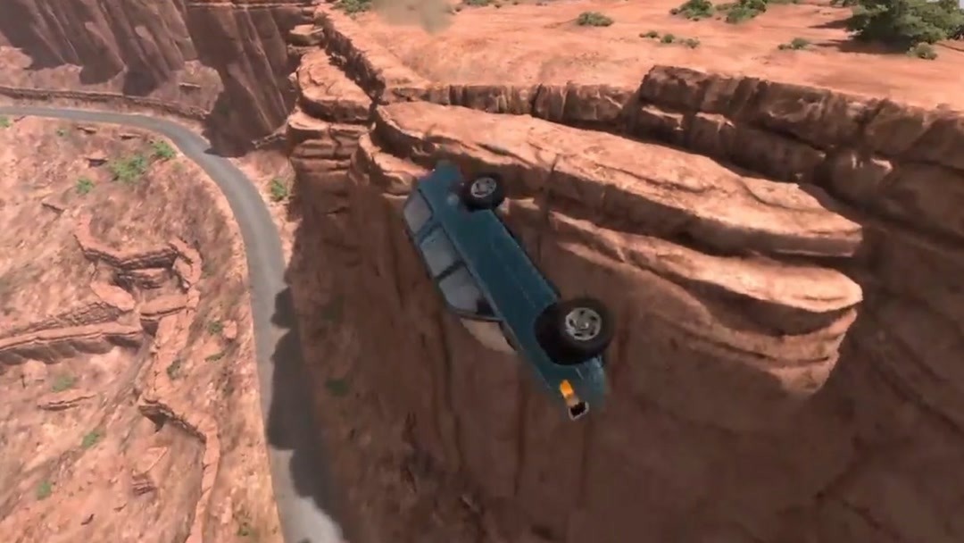 汽车实况模拟 SUV在山顶没刹住车摔落崖底