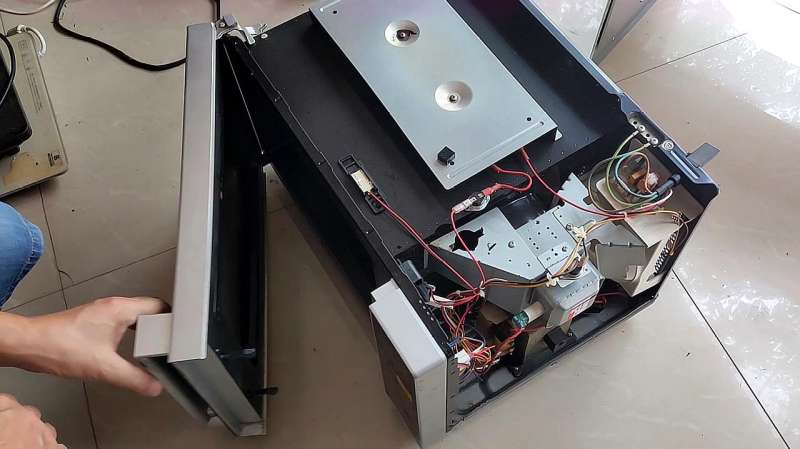 这台美的微波炉收到主板,安装好试试看它好不好?