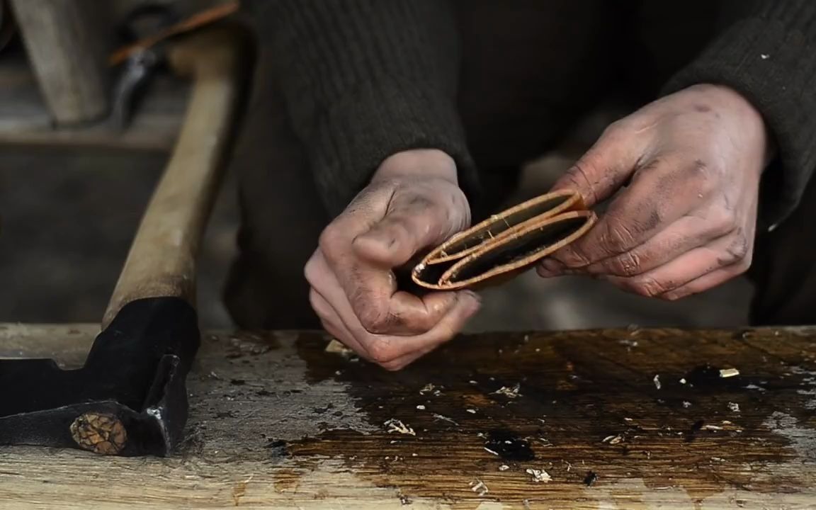 制作白桦树皮斧头护套