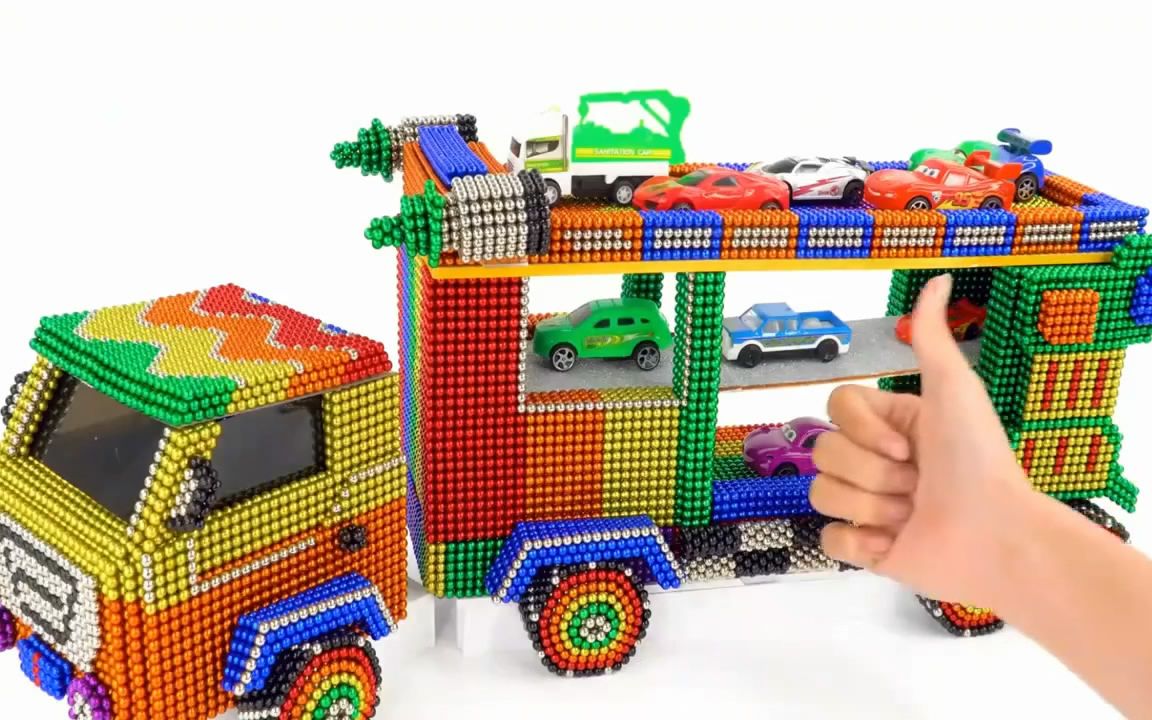 双层运输卡车模型 ,借助巴克球拼搭好