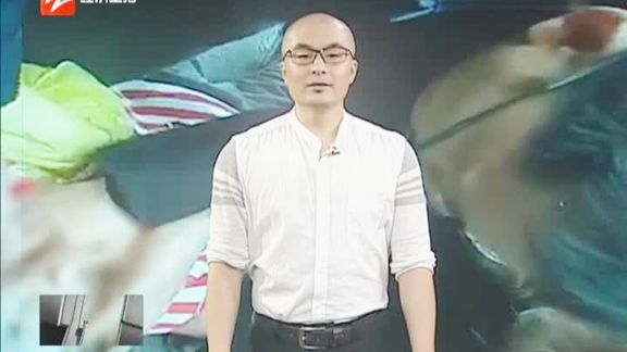 医生跪地施救,挽回女童生命