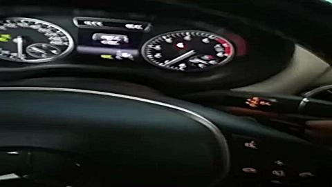 来进来教你如何使用奔驰的怀档