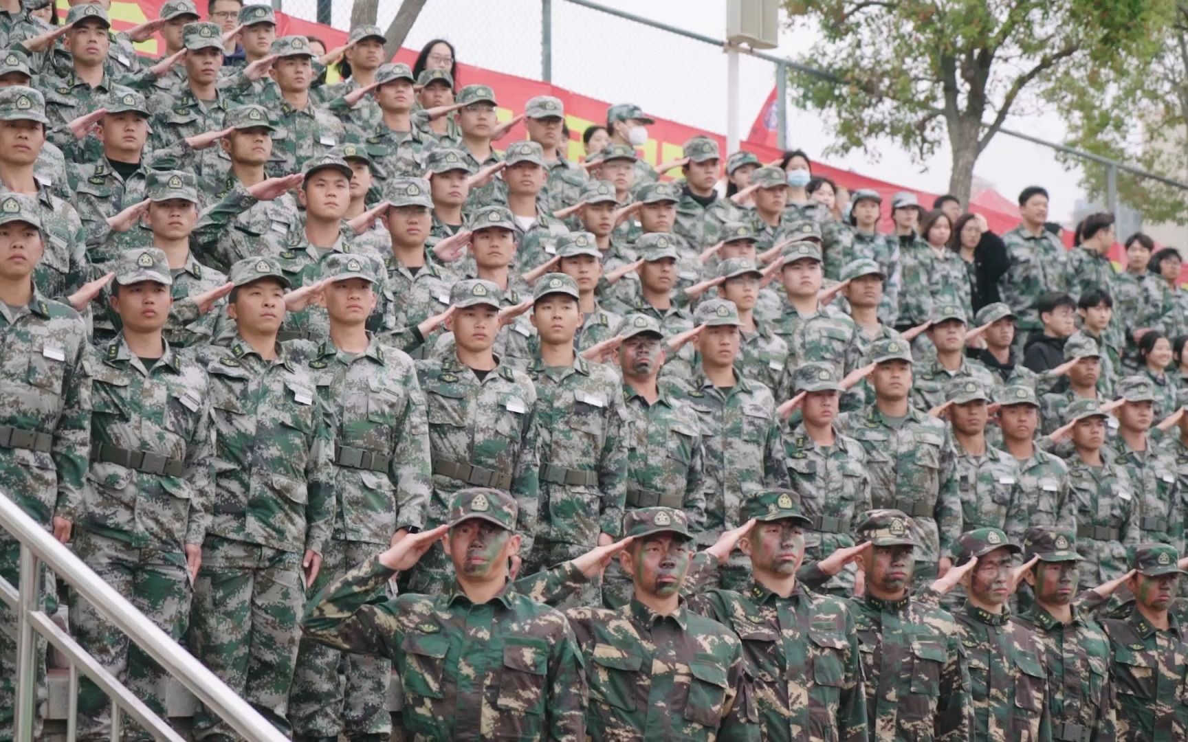 向教官敬礼!少年强则国强。厦门城市职业学院2022级军训正式结束!