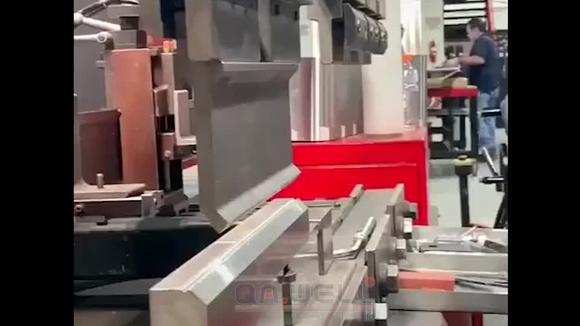 快微品牌智能数控折弯机 (使用标准模具折弯段差类不锈钢钣金工件