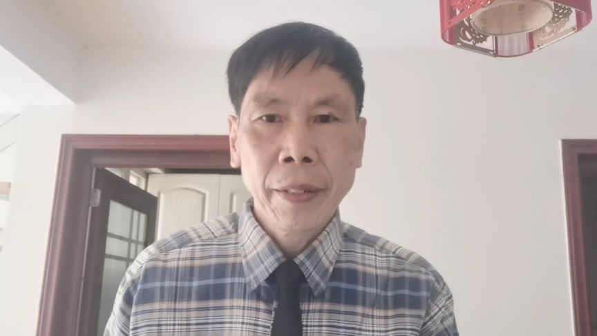 洪水淹车人被困,母女冷静求救,街店主冒险施救勇气可嘉