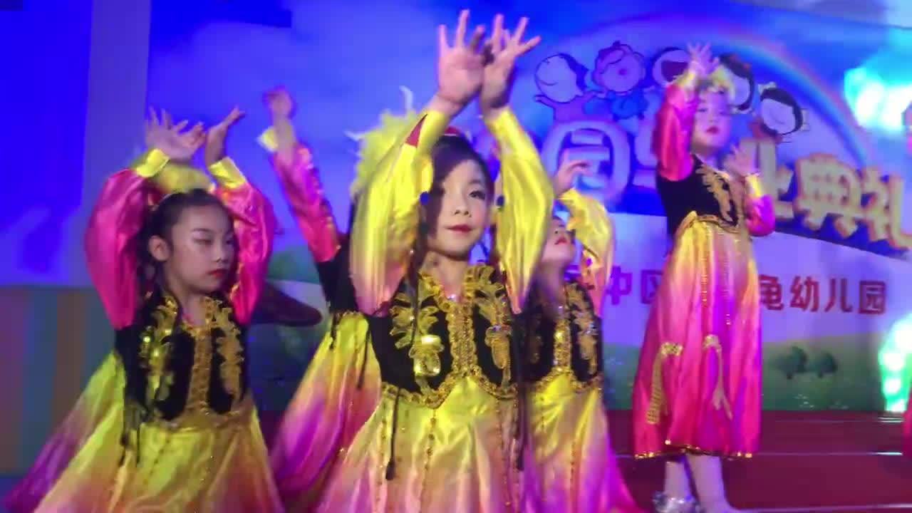 孩子们的毕业典礼节目,发现一个好漂亮的小宝贝