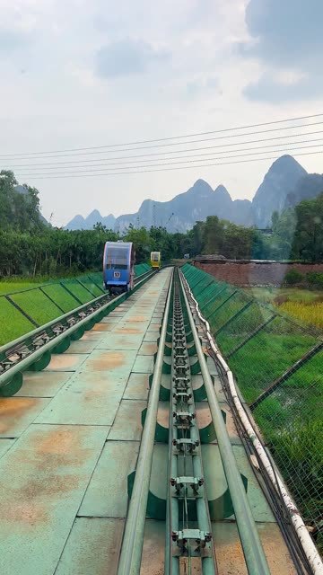 出来玩啊,反正不上班网红小火车桂林