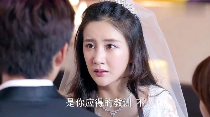 总裁娶残疾新娘,不料她突然从轮椅上站起来,总裁识破真面目逃婚