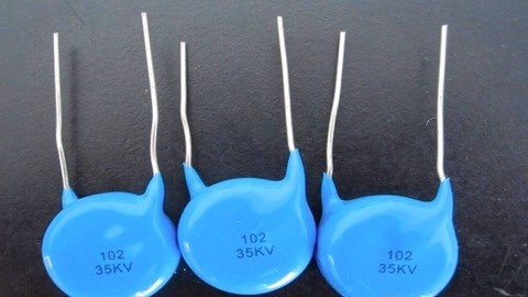 为什么电子电容上会有104的数字,代表什么含义?今天.