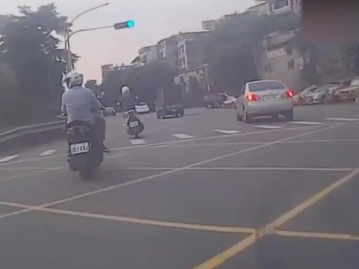 行车记录仪记录的交通事故,出门在外一定要小心