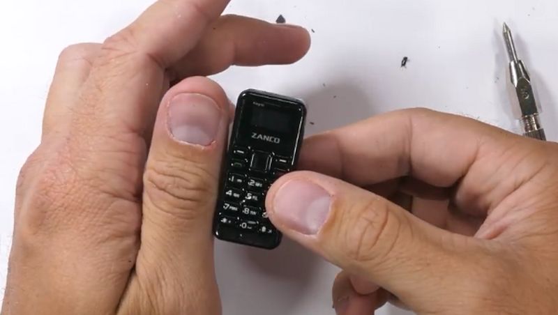 比拇指还小的手机,耐久度测试!