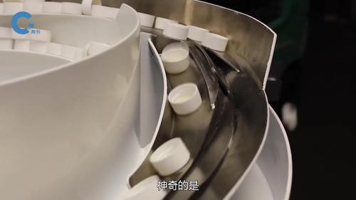 振动盘是什么?把物料放在盘子里抖动,最后就能变得整齐划一