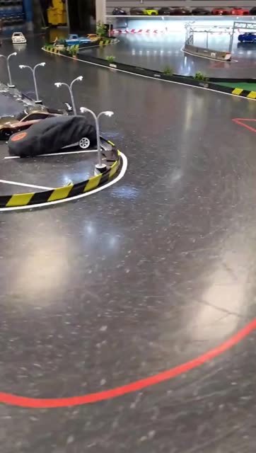 '艾特你的好朋友来玩一场漂移'rc遥控模型车比赛