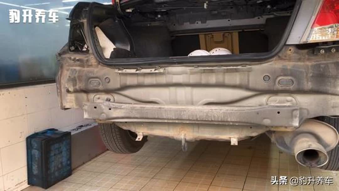 随机看下雅阁8代和新普桑的前与后防撞钢梁 评论区见