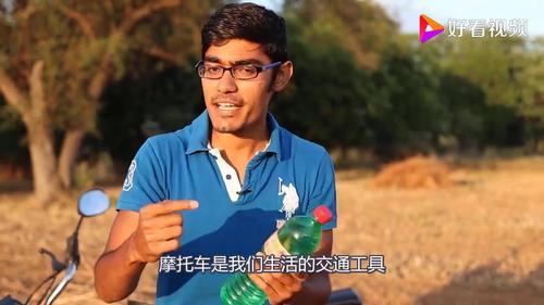 趣味实验,老外把乙醇倒进摩托车油箱,一脚油门下去,结果意外了