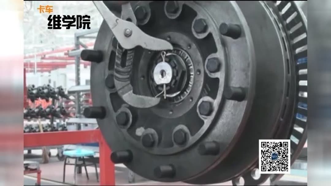 盘式前桥前轴装配教学片之安装轮毂与制动盘总成
