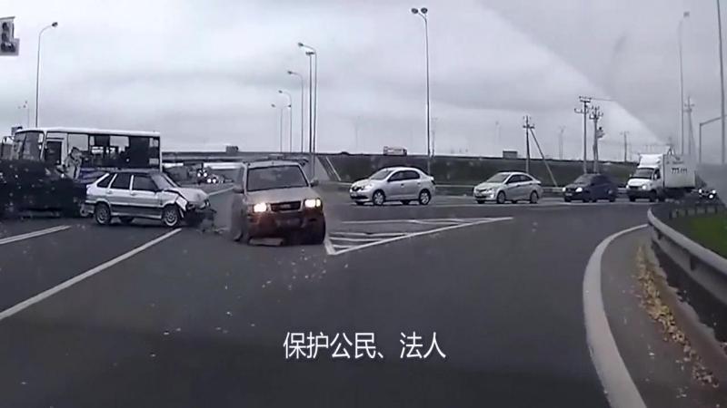 行车记录仪:惨烈交通事故,开车不守规矩,下一个就是你