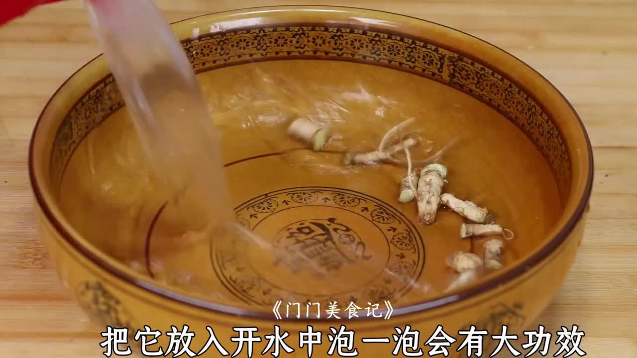 今天才知道,香菜根还有这作用,再也不扔了,开水一泡