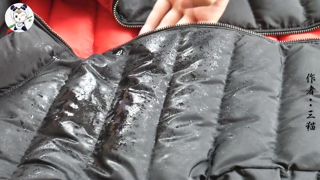 羽绒服不穿就会长霉点,教你一个干洗小窍门,轻松去除污渍霉点