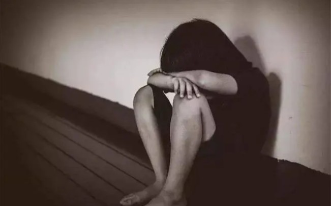 抑郁犯病视频:希望真正的抑郁症患者能收到应该有的关心与尊重,愿...