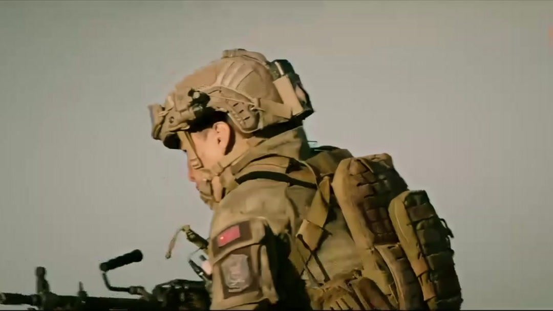 红海行动:突击队遭到袭击,狙击手瞄准敌人,把他一枪毙命