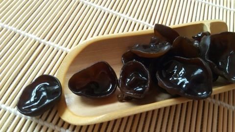常吃黑木耳有好处,但若没注意这几点,反而会引起不必要的麻烦