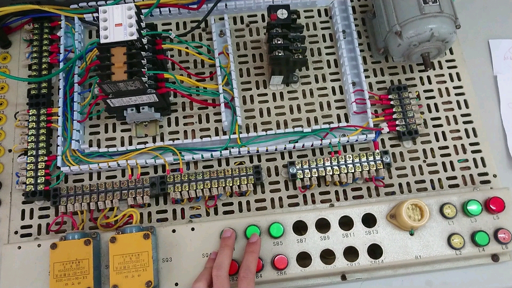 PLC控制电机定时正反转