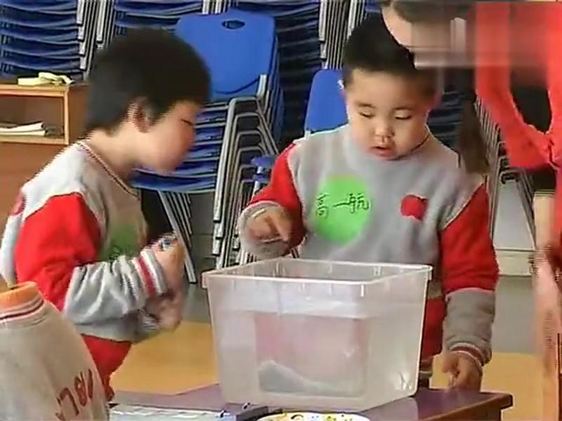 幼儿园中班科学活动《有趣的纸》公开课视频