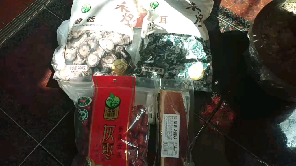 上海人最近的生活是啥样 宝山收到物资君子兰开花18朵