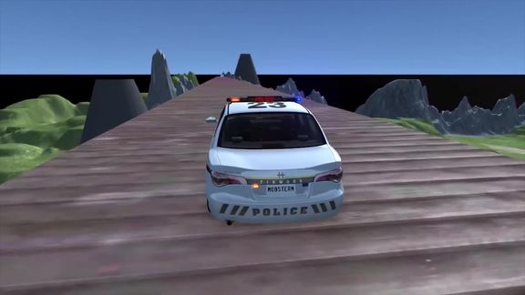 车祸模拟:警车跳跃绿色水池