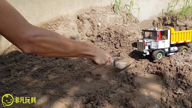 汽车模型玩具,自制农用后驱动拖拉机玩具车,看看动力如何