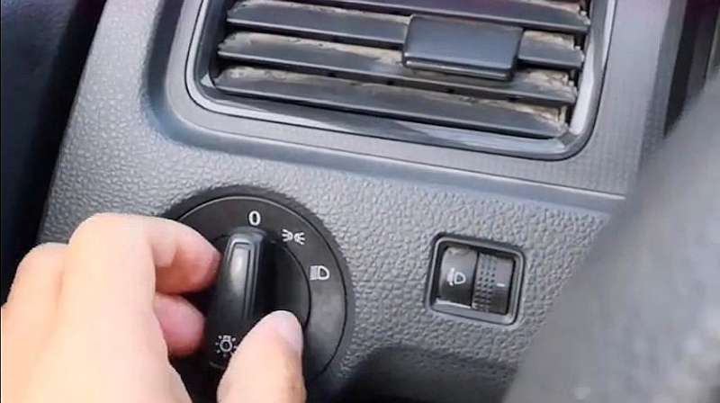 驾校教练手动演示一遍灯光操作,还没弄懂这个可以收藏