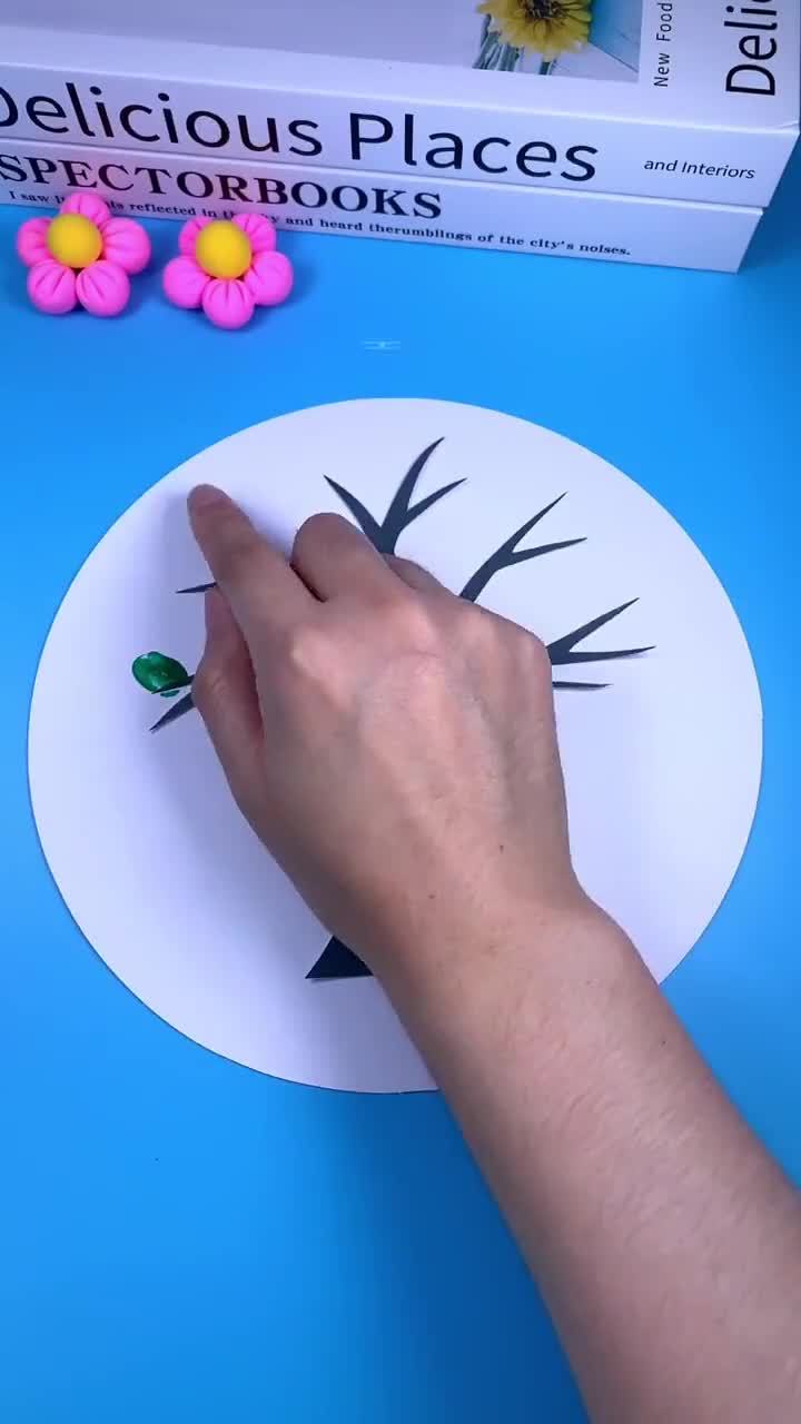 春天到了,用手指画出七彩大树,简单又漂亮!