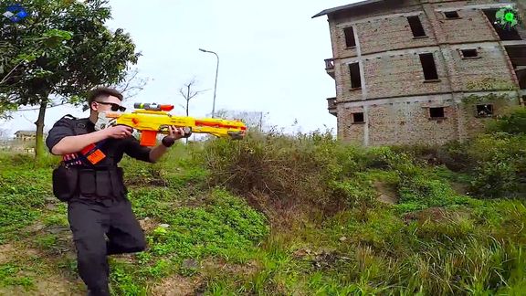 搞笑CS,就这武器装备分分钟让你变盒子