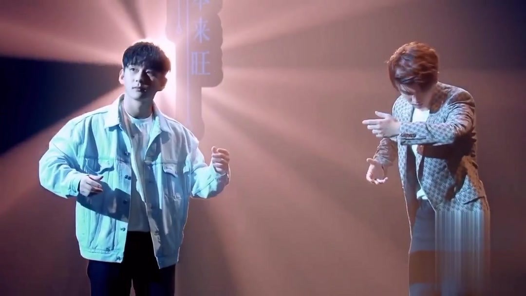 新舞林大会任嘉伦舞蹈串烧