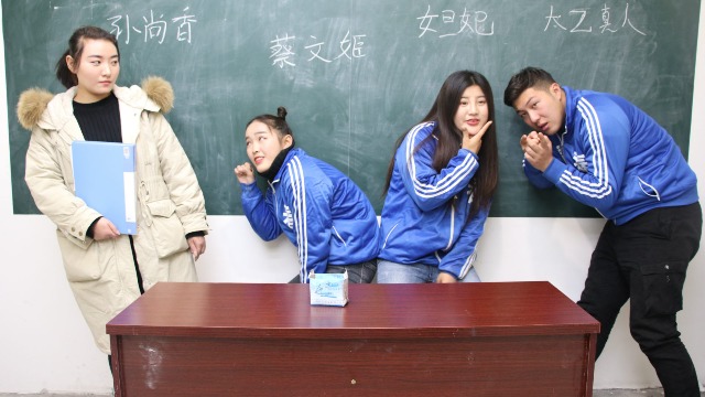 新老师让学生自我介绍,没想大家的名字一个比一个奇葩,真逗