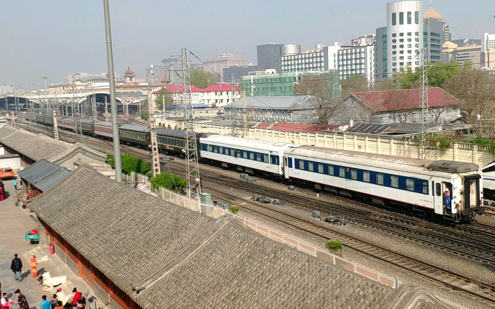 [共产党员号推车底]国列车底K28次回库