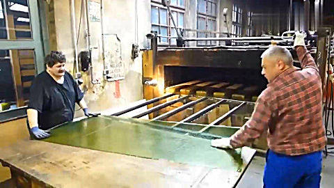 实拍国外玻璃生产加工制造过程,这才是价钱贵的原因吧