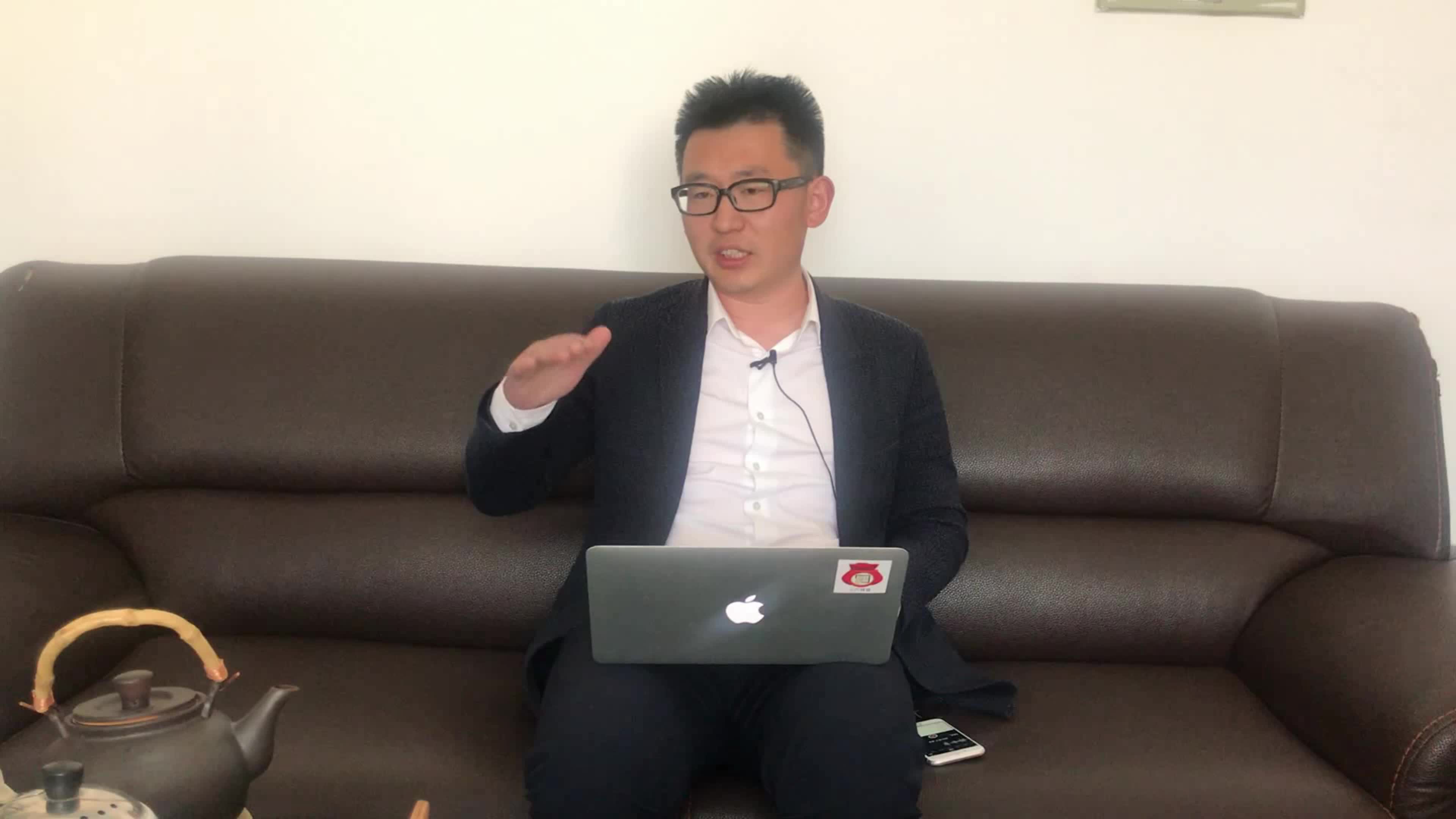 信用卡透支无力偿还,有人选择跳楼,如果是你,你会怎么办?