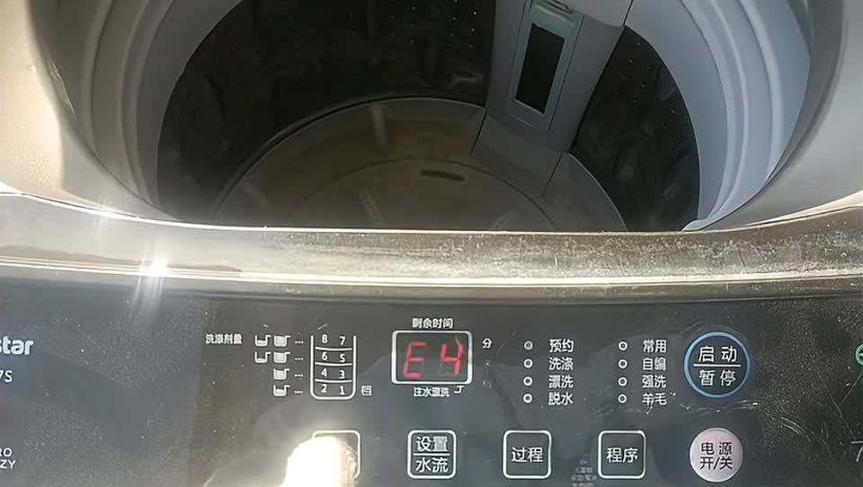 荣事达全自动洗衣机显示E4故障代码工作