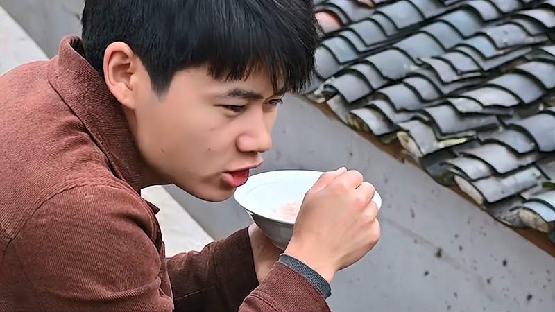 记得小时候只有家里来客了,才会泡上一碗炒米茶待客