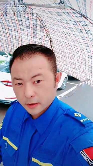 今天外面下着雨,接到通知培训学校溺水讲座演习!