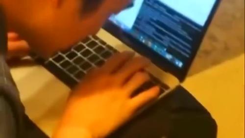 一程序员被女友放鸽子,竟怒写代码轰炸她,结果被拉黑,这下有好戏看了