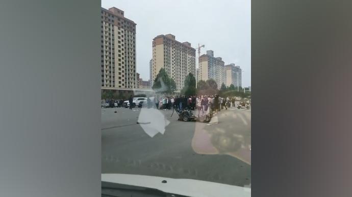 濮阳一轿车与电动三轮车相撞,致1死3伤