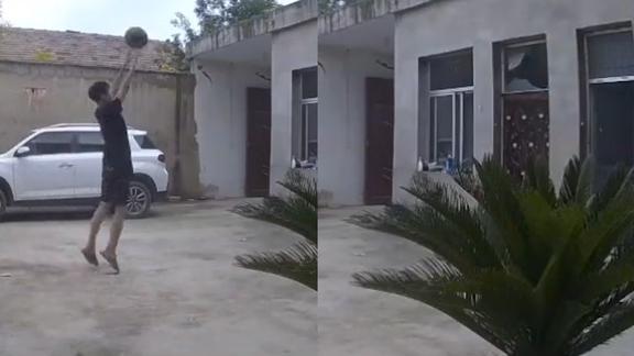 男孩院内对墙练习投篮,一个“抛物线”后玻璃砸穿,瞬间石化