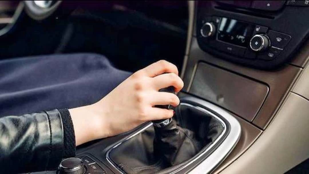 自动挡车如何正确起步?起步挂P挡会打坏变速箱?别把顺序搞反了