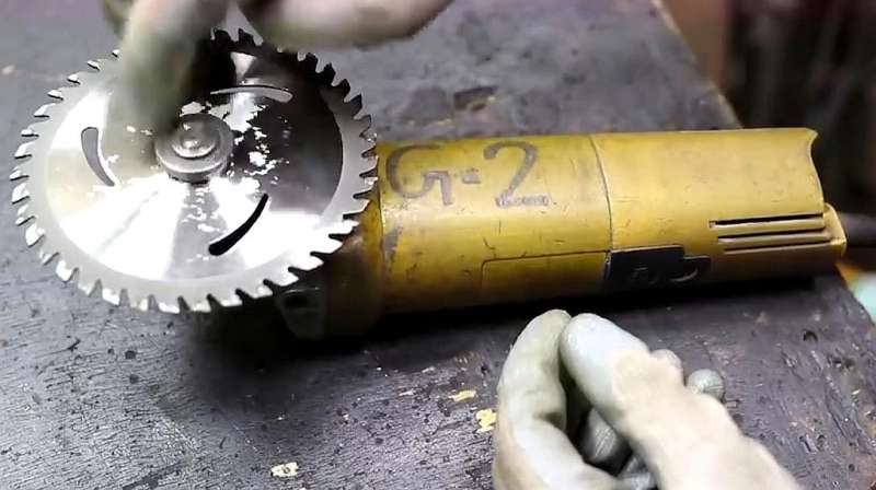 角磨机的独特使用方式,没想到还能这样用,真是长见识了!