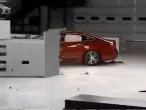 高颜值家用车-别克君越安全系数怎么样?测试后网友感叹:差点事