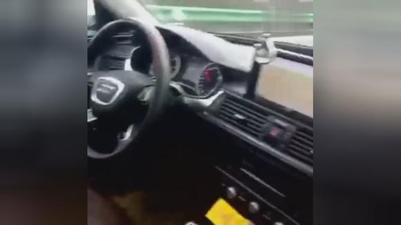 无人驾驶汽车小视频